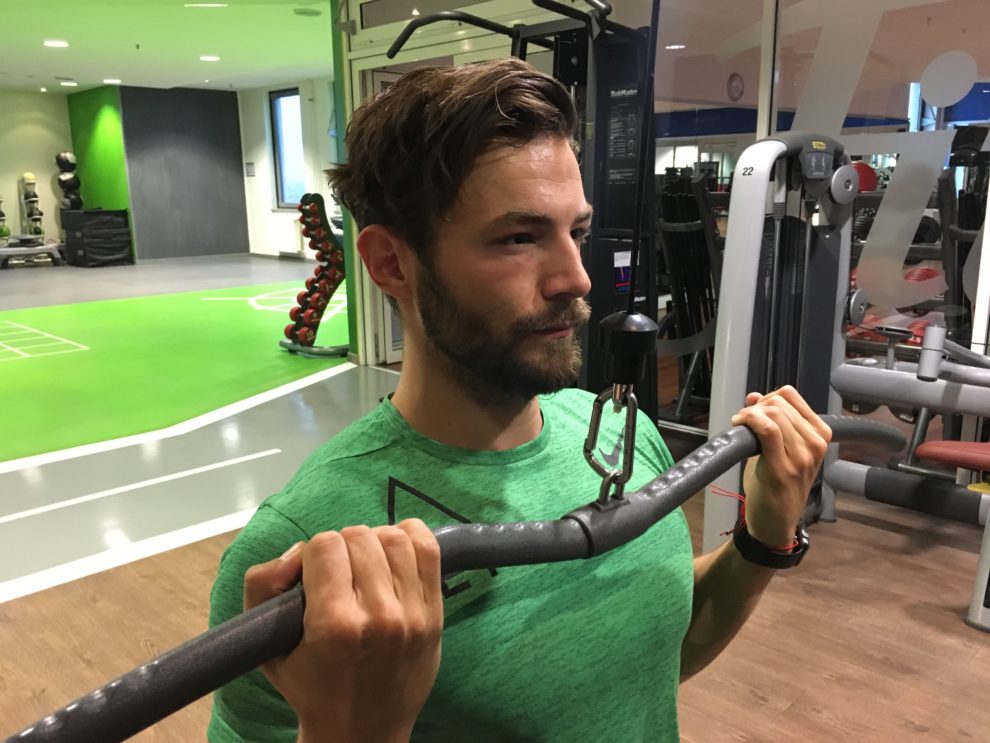 ᐅ Latzug enger Griff - die richtige Ausführung mit Bildern und Video!