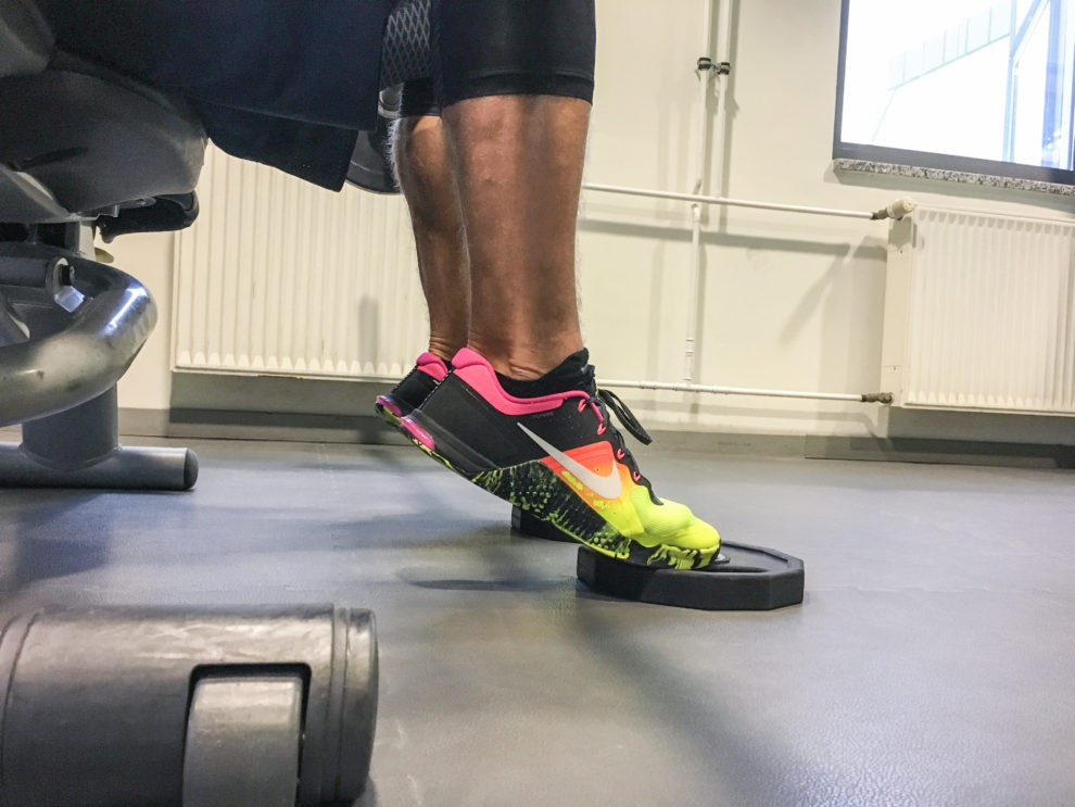 ᐅ Wadenheben Sitzend - Ausführung mit Bildern und Video!